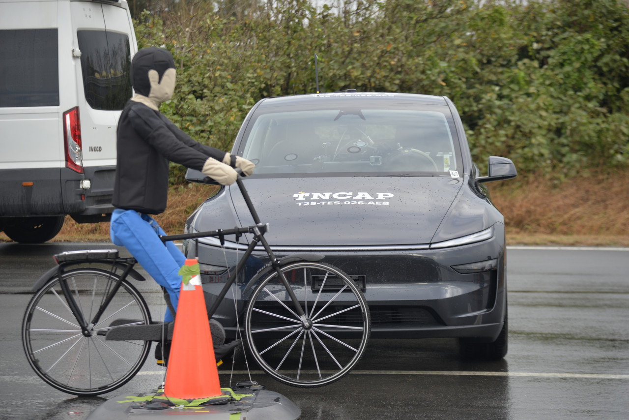 特斯拉Model Y最新受測直擊！TNCAP增在地化測試、盲點機車偵測、自行車防撞…表現有水土不服？ - 今周刊