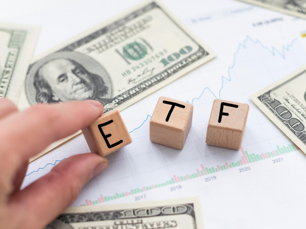 美股「三巨頭」市值王爭霸白熱化！海外股票型ETF有9檔最受惠，00757漲幅唯一破3成、穩坐股王寶座 - 今周刊