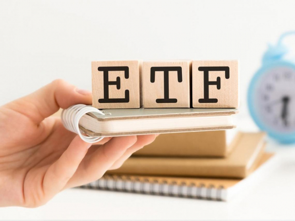 00960首檔「航運股ETF」來了，成分股曝光！長榮(2603)、陽明(2609)、萬海(2615)誰權重最高？發行價15元這時開募 - 今周刊