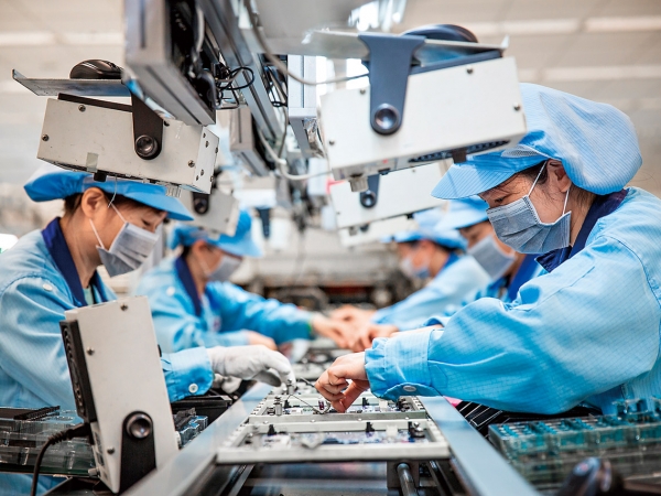 研華生產線導入AI把關 節省五成人力、提升三成效能 - 今周刊